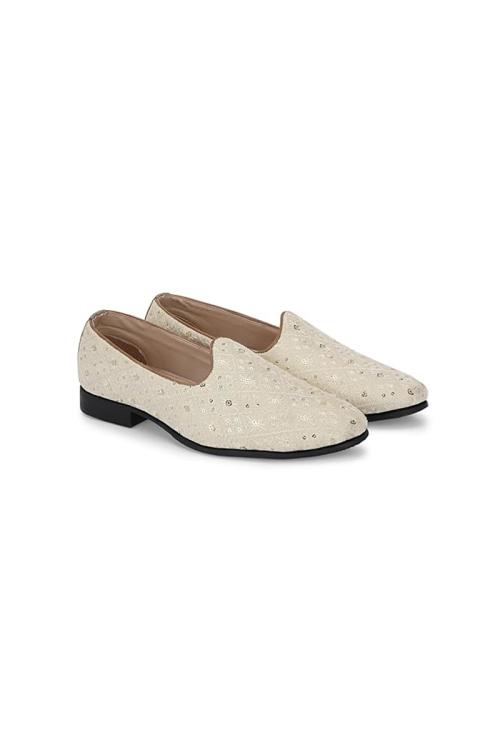 Shop Authentic Indian Juttis, Mojaris & Traditional Shoes | Andaaz ...