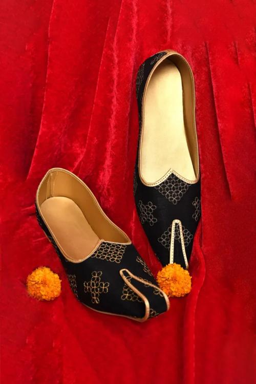 Authentic Indian Shoes for Men & Women - Jutti & Mojari UK
