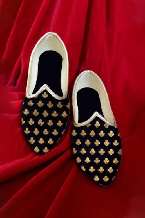 Authentic Indian Shoes for Men & Women - Jutti & Mojari UK