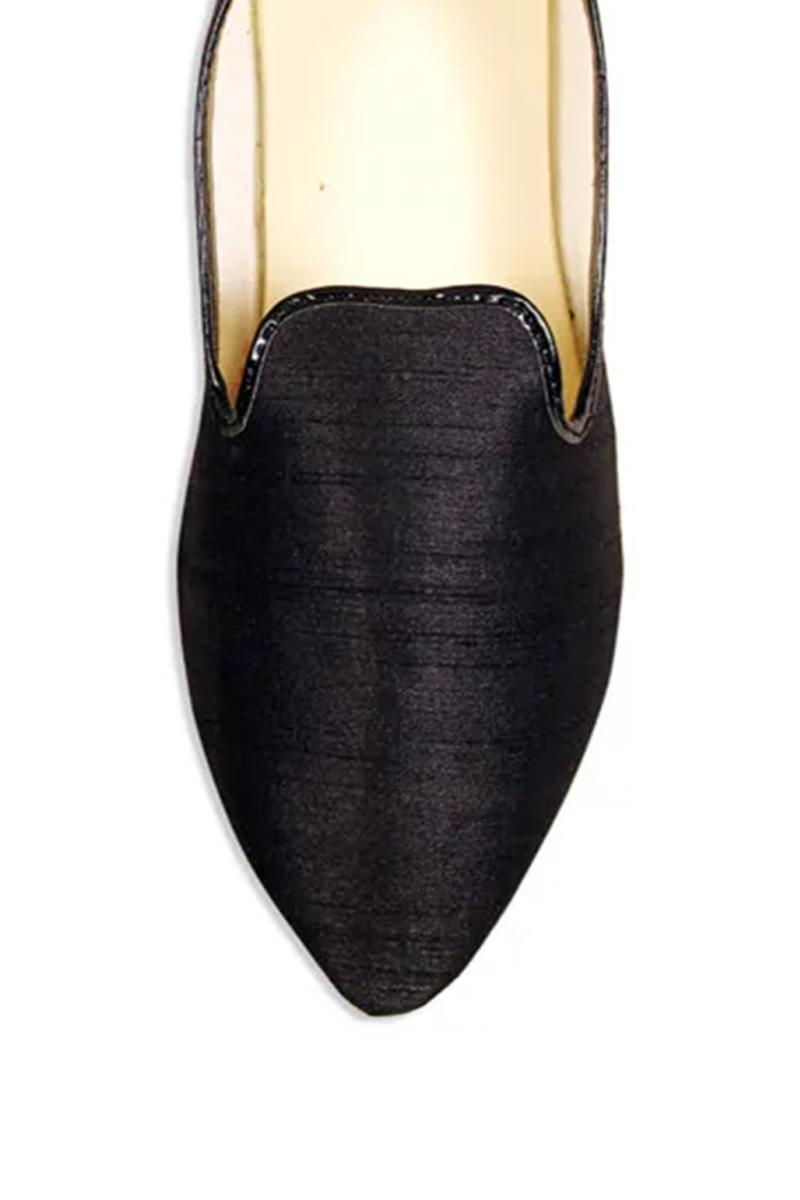 Men's Plain Silk Traditional Black Mojari - JUTM139 | Andaaz Fashion