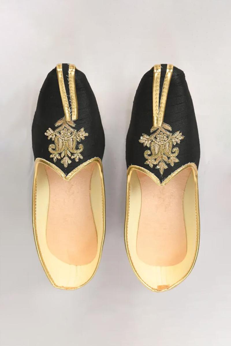 Traditional Black Mojari with Embroidery For Men's