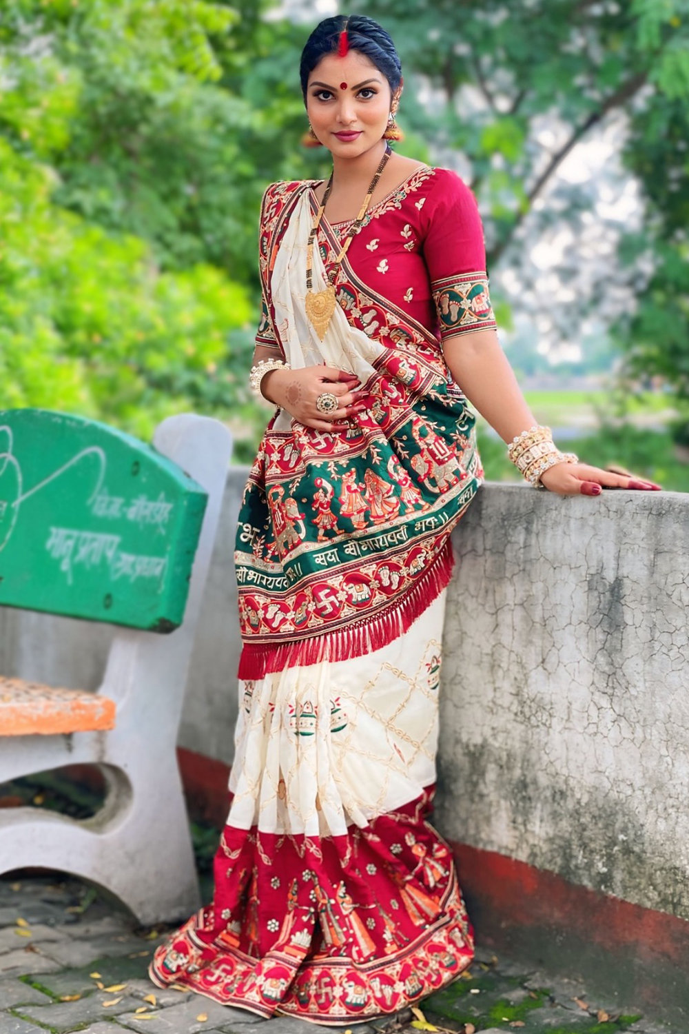 Off White Silk Blend Embroidered Broad Border Saree SARV191529